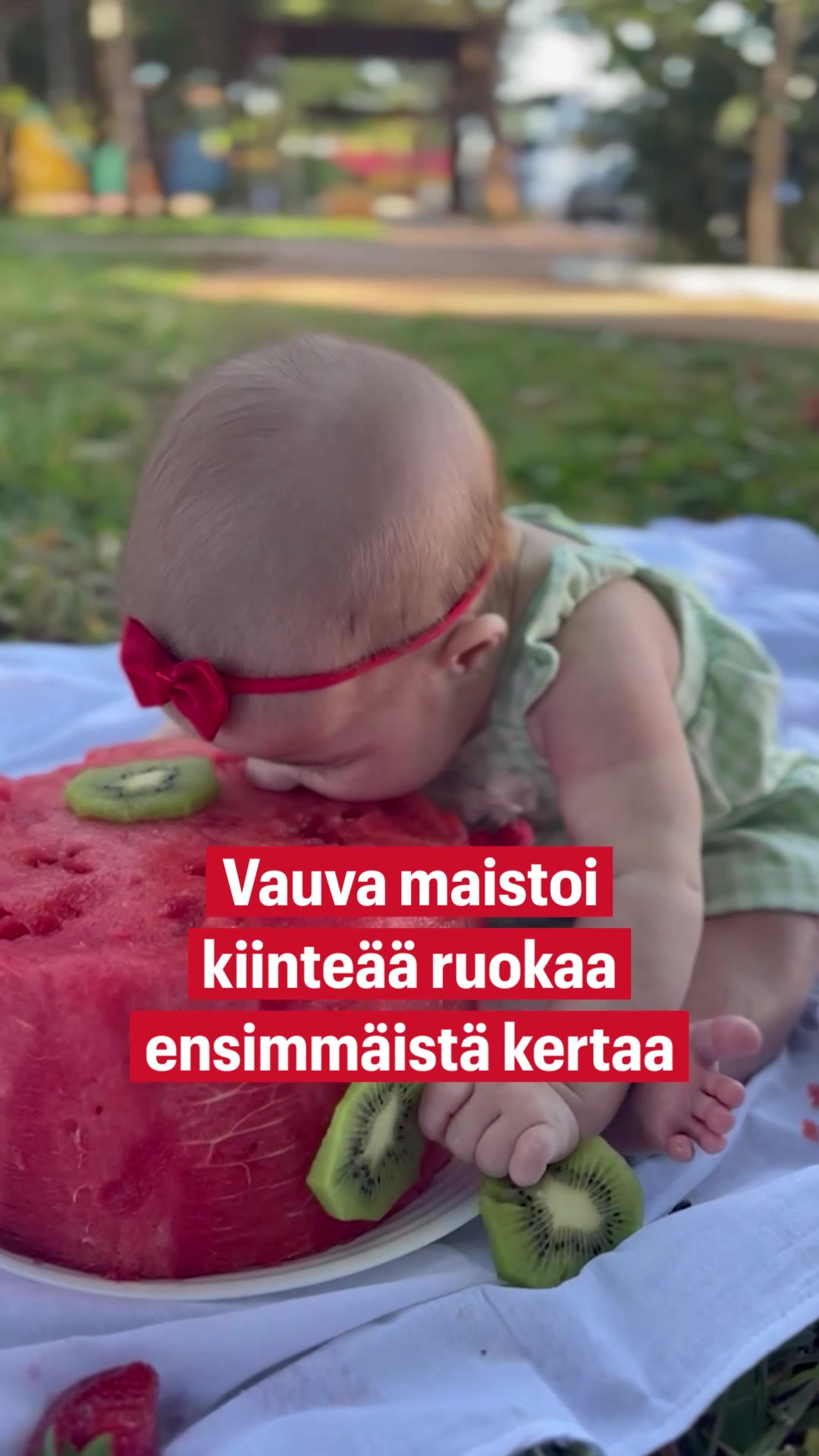 Vauva maistoi kiinteää ruokaa ensimmäistä kertaa - Ilta-Sanomat