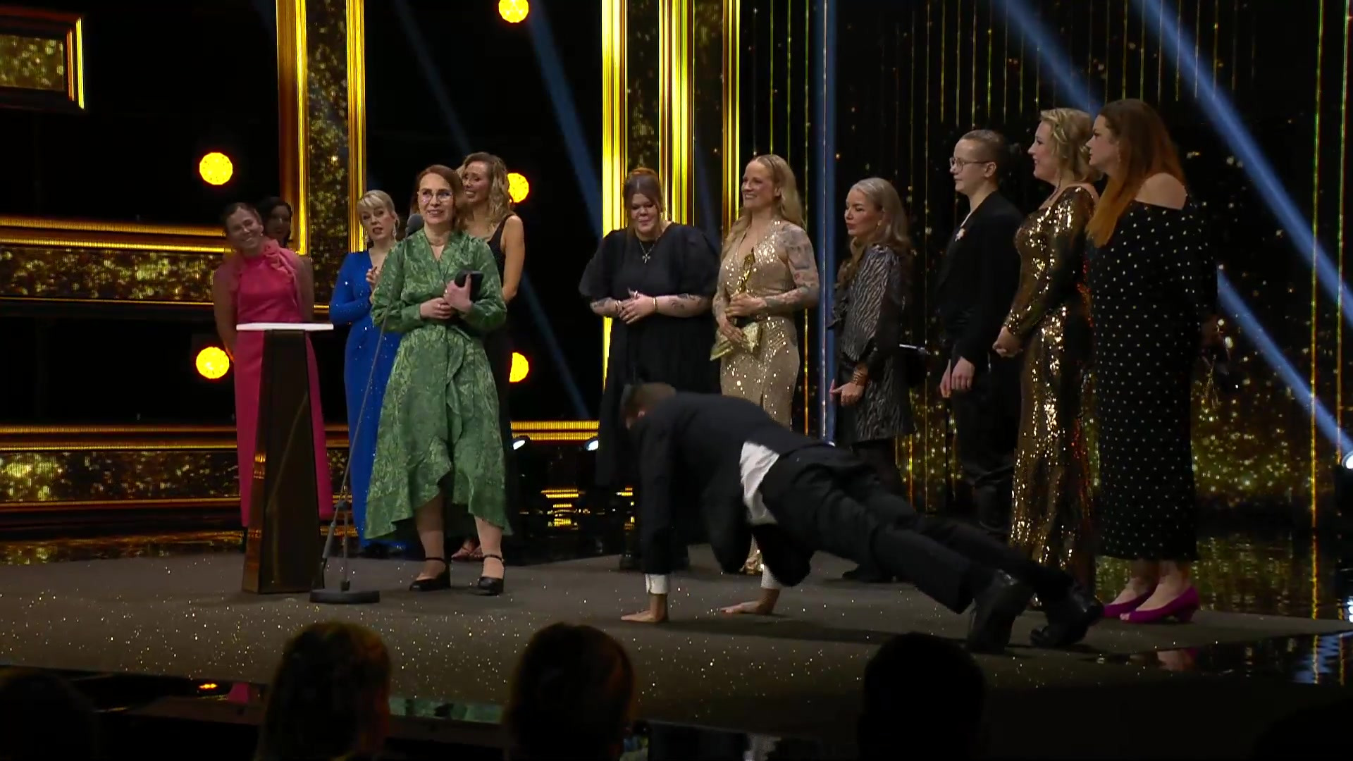 Kirjolla-ohjelman Topi Borg innostui punnertamaan Kultainen Venla ...