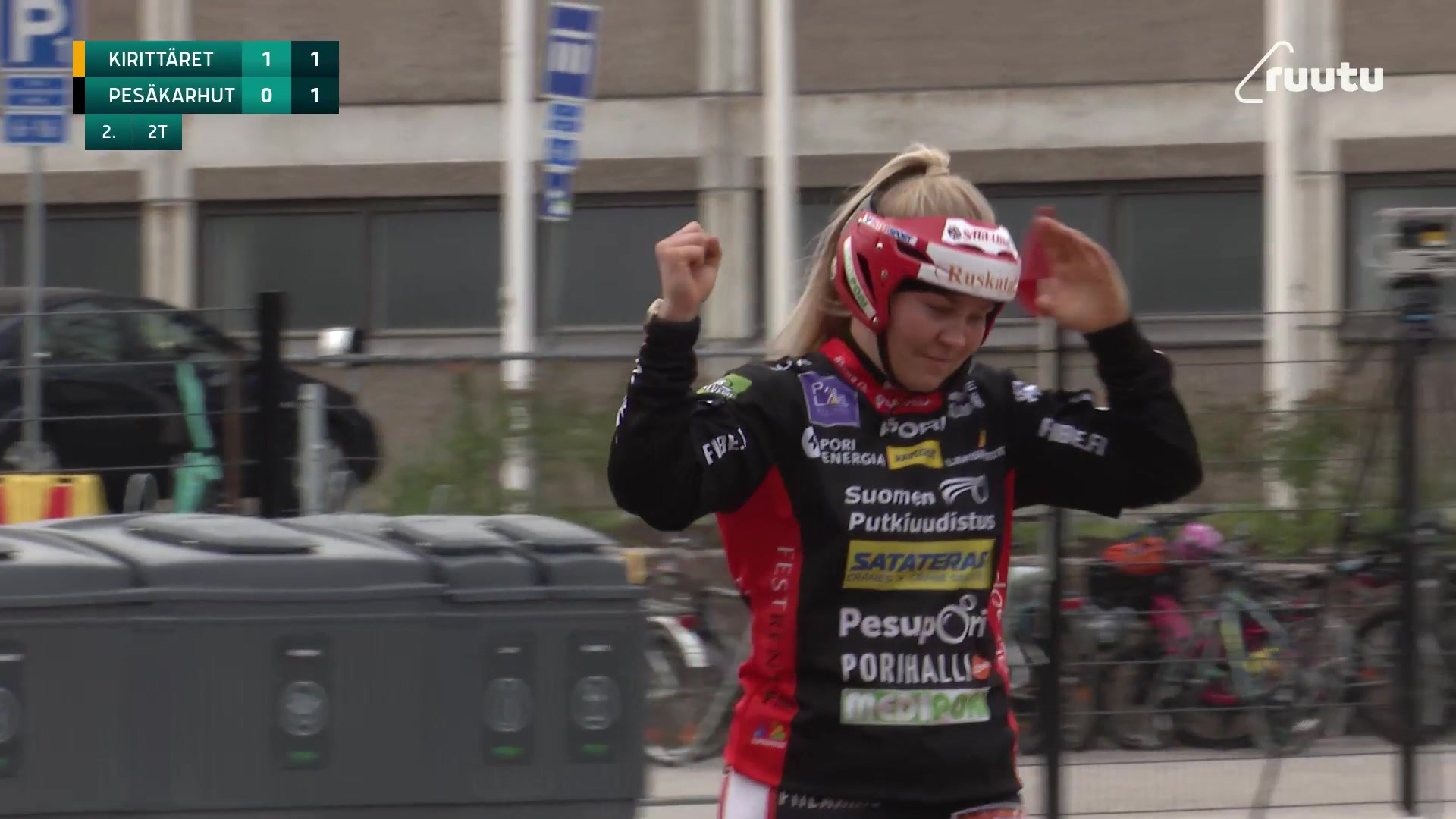 Tulihan se Pesäkarhujenkin juoksu sieltä, kun Emilia Linna pääsi ...