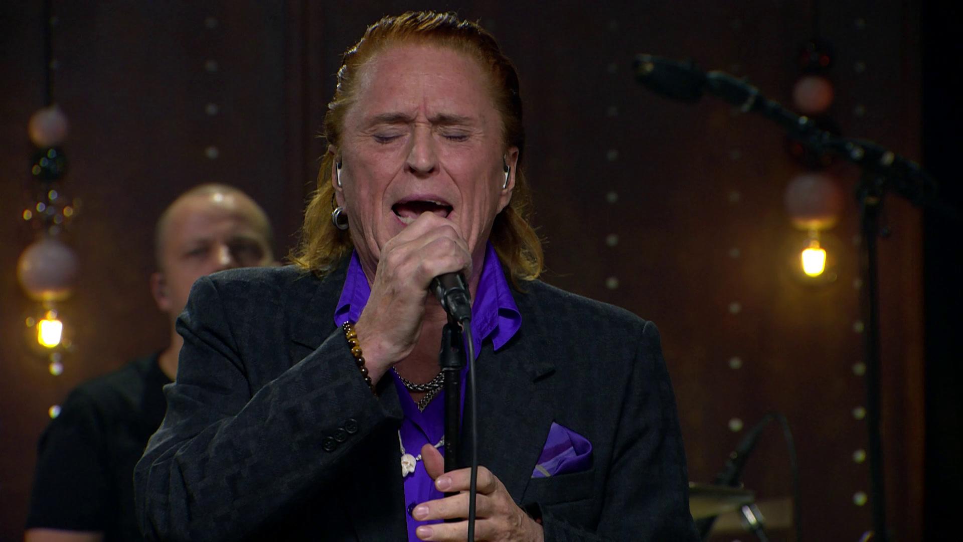 Tommi Läntinen kääntää Never Say Dien suomeksi – edesmenneille ystäville omistettu Kuolematon ...