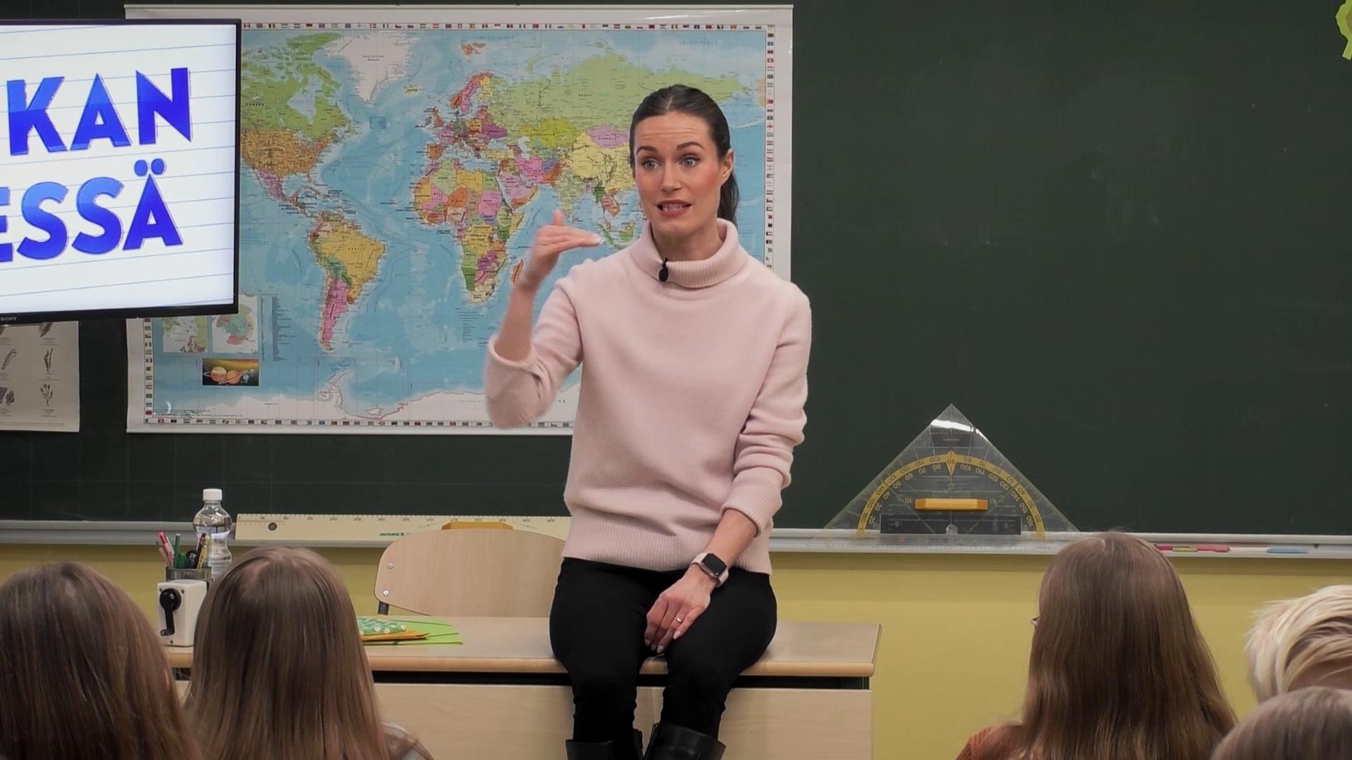 Sanna Marin paljastaa Luokan edessä -ohjelmassa yläasteen keskiarvonsa ...