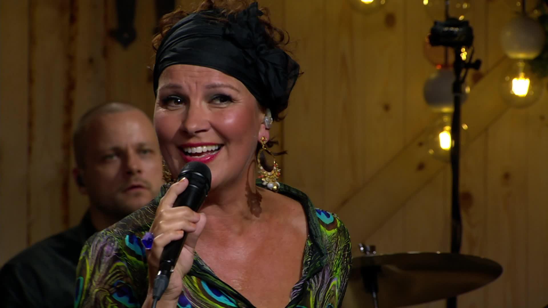 Arja Korisevan voimaannuttava En luovu susta koskaan on oodi ...